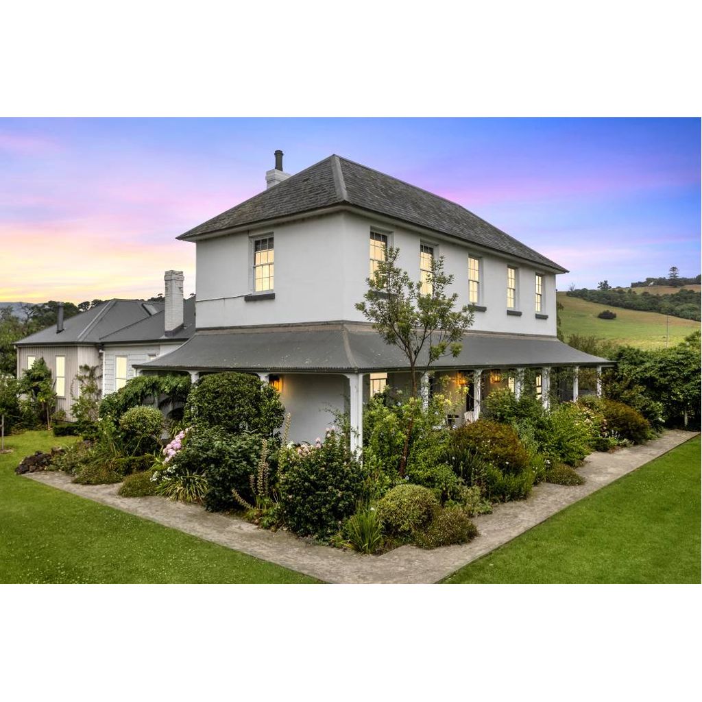 Inside the classic Jamberoo home on the market for the second time in ...