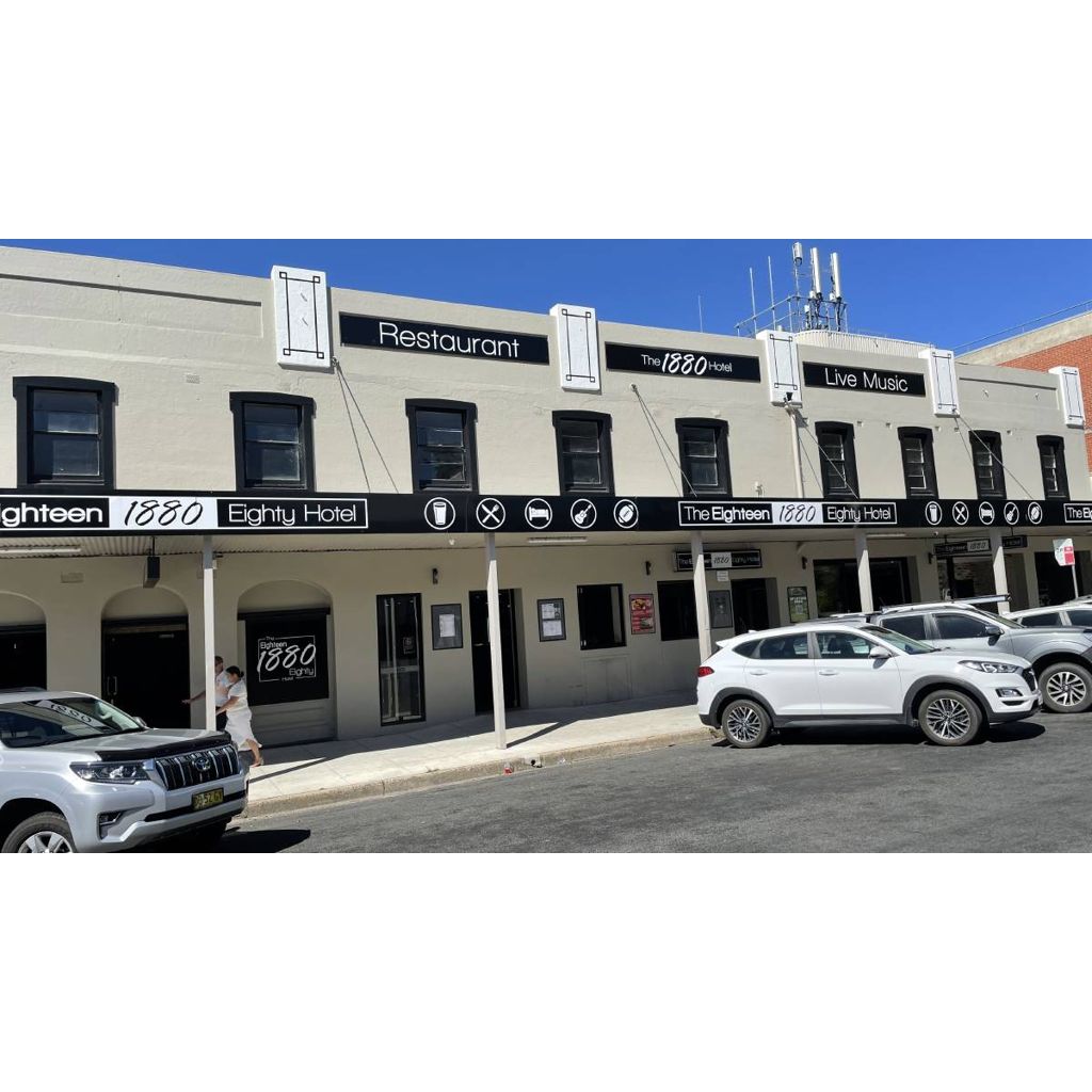 Bathurst's 'number one late night' pub lists with $2.5 million-plus guide