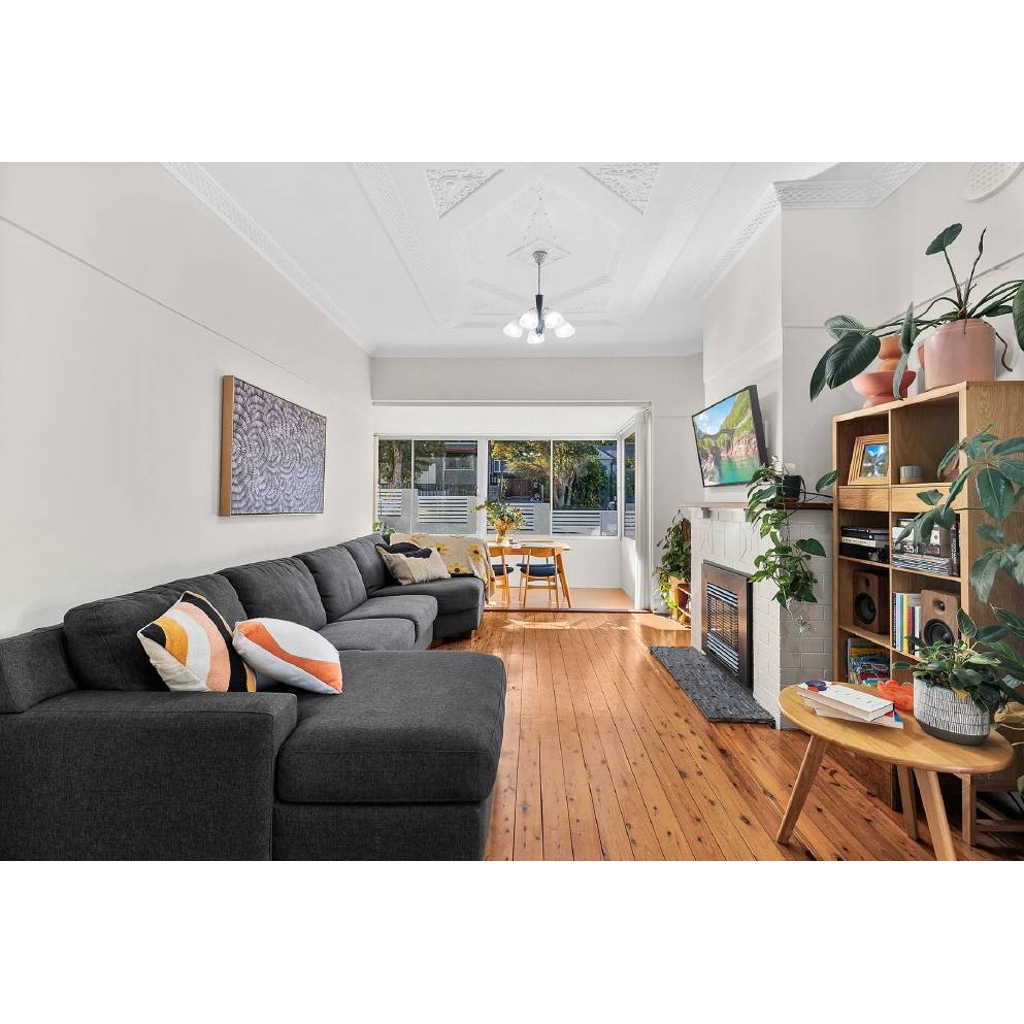 Luxury manor at Dapto, featuring ultimate man cave, to go under the hammer