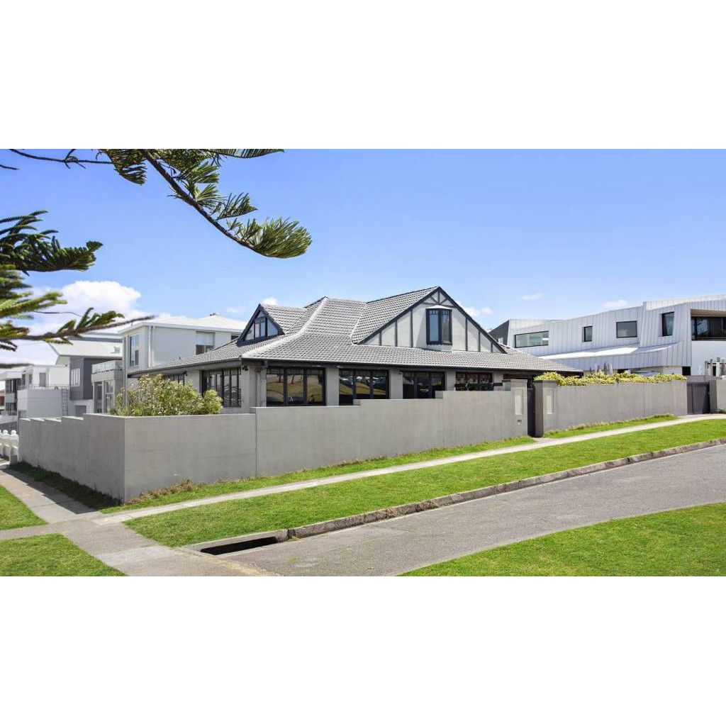 Newcastle family pays record $7.05m for Bar Beach home to knock it down