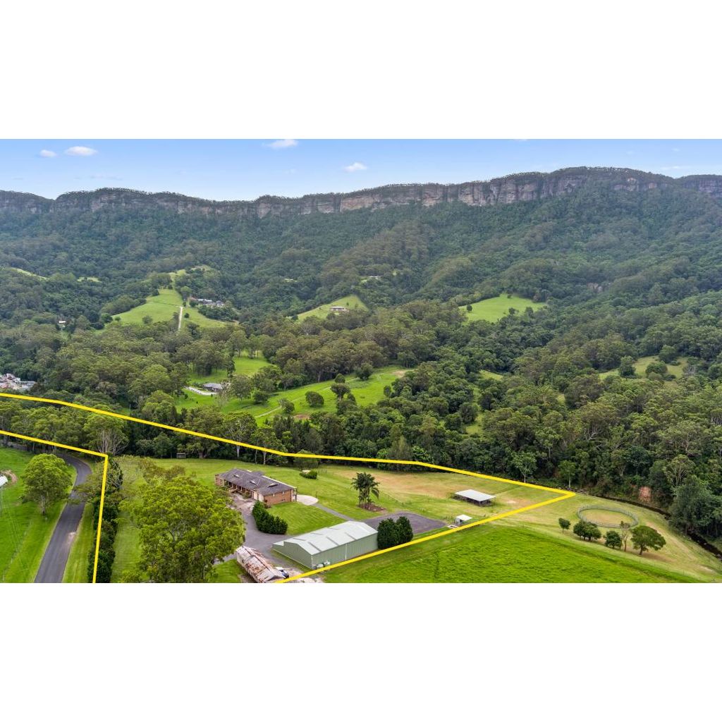 'Desirable' Calderwood property could be ultimate tree-change: video ...