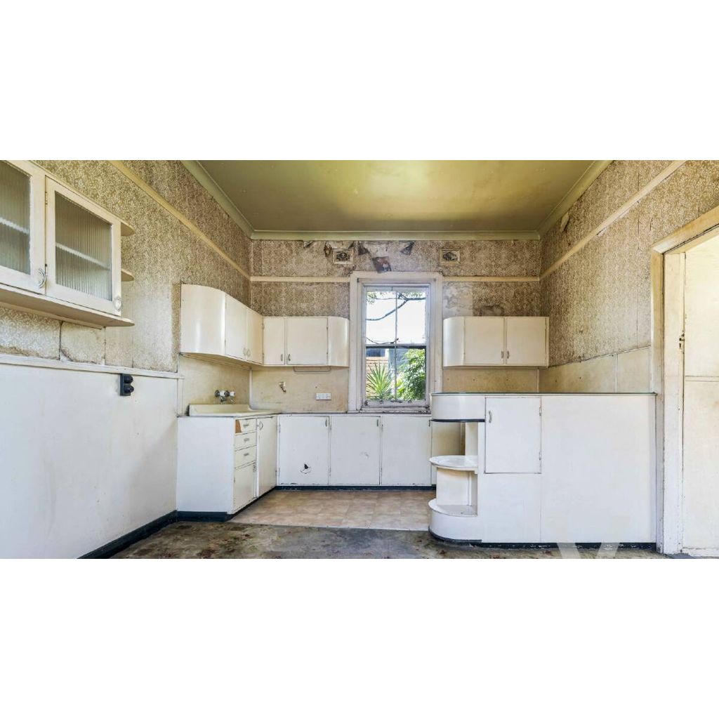 Run-down Stockton cottage sets off bidding frenzy and sells for almost ...