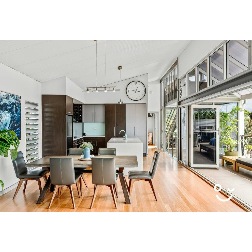 Bali style, Bulli location: Ultimate beach home comes with glass-floor ...