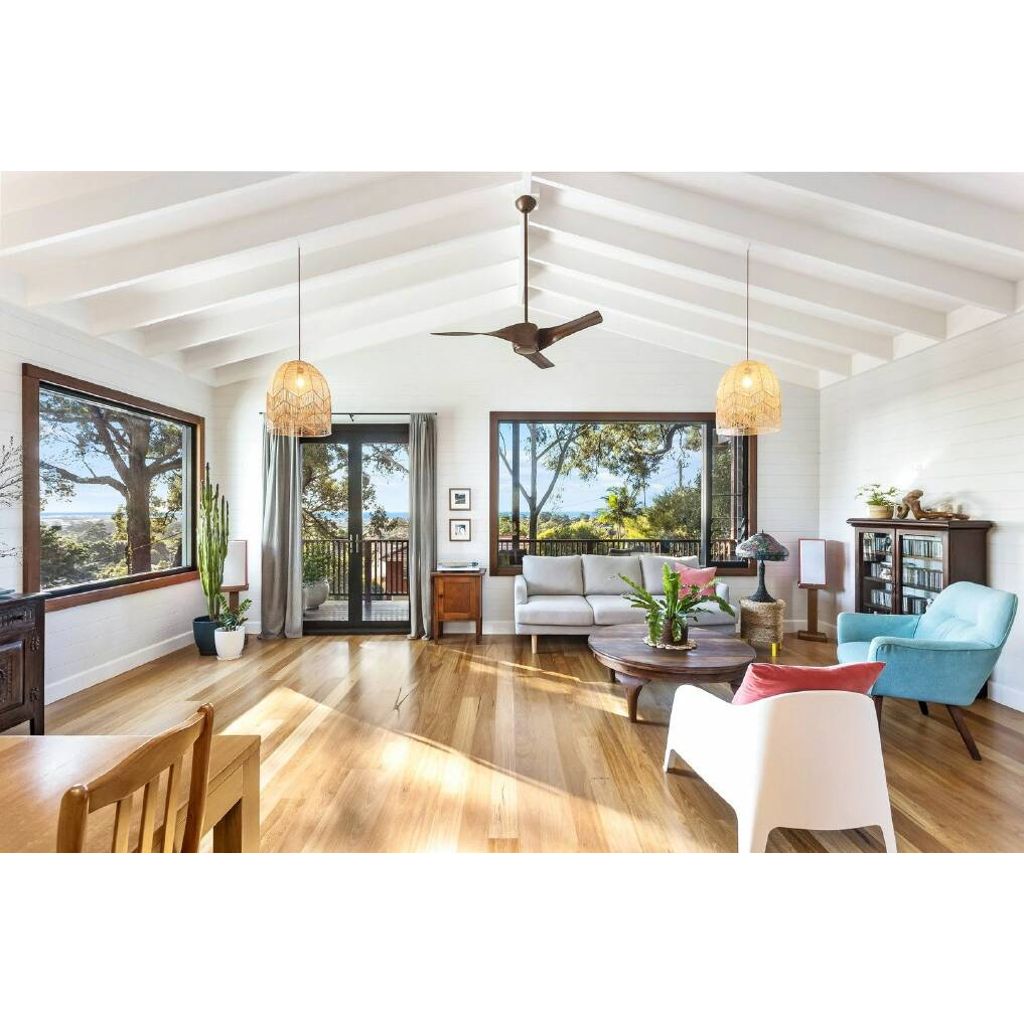 Flurry of $1000 bids as 'high level' Mount Ousley home changes hands