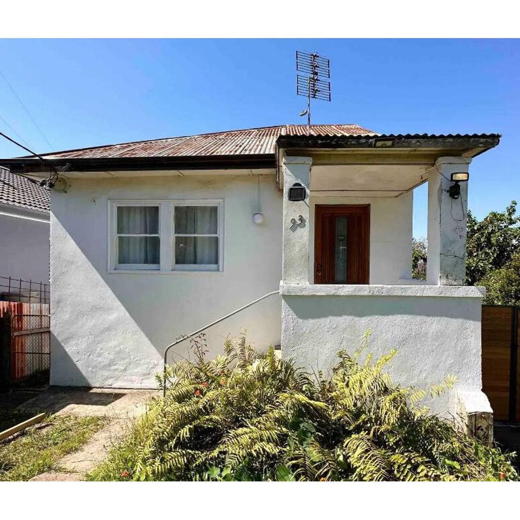 Why Warrawong's famous 'half-house' is now a hit on Airbnb