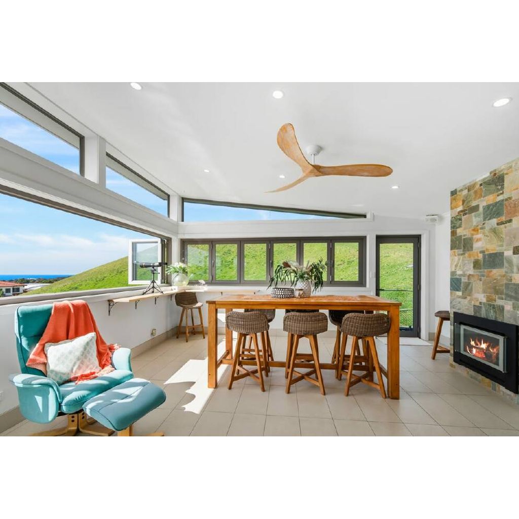 Two bidders go 'toe-to-toe' as Blackbutt home changes hands