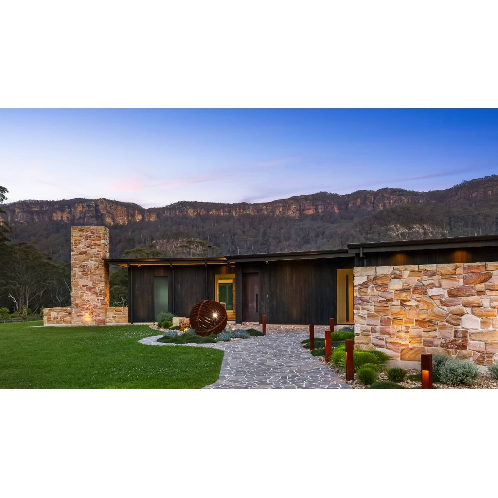 Is now a good time to buy a unique acreage and make a tree change?