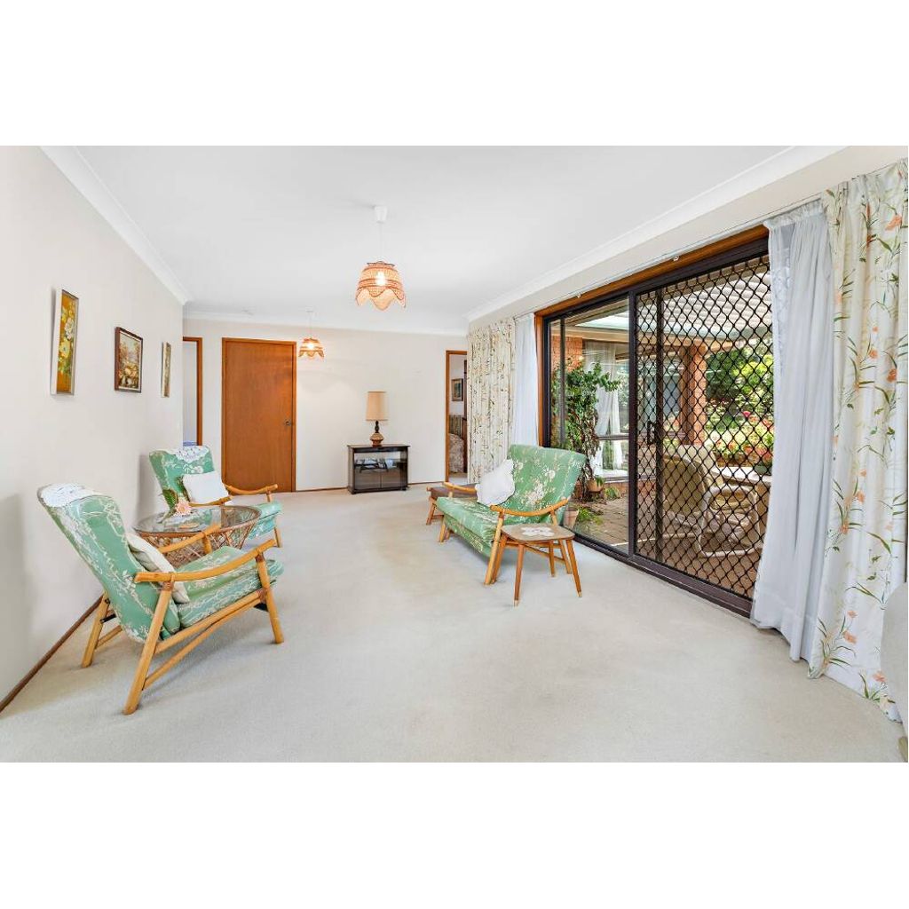 Last-ditch auction battle to secure Kiama Downs home before Christmas