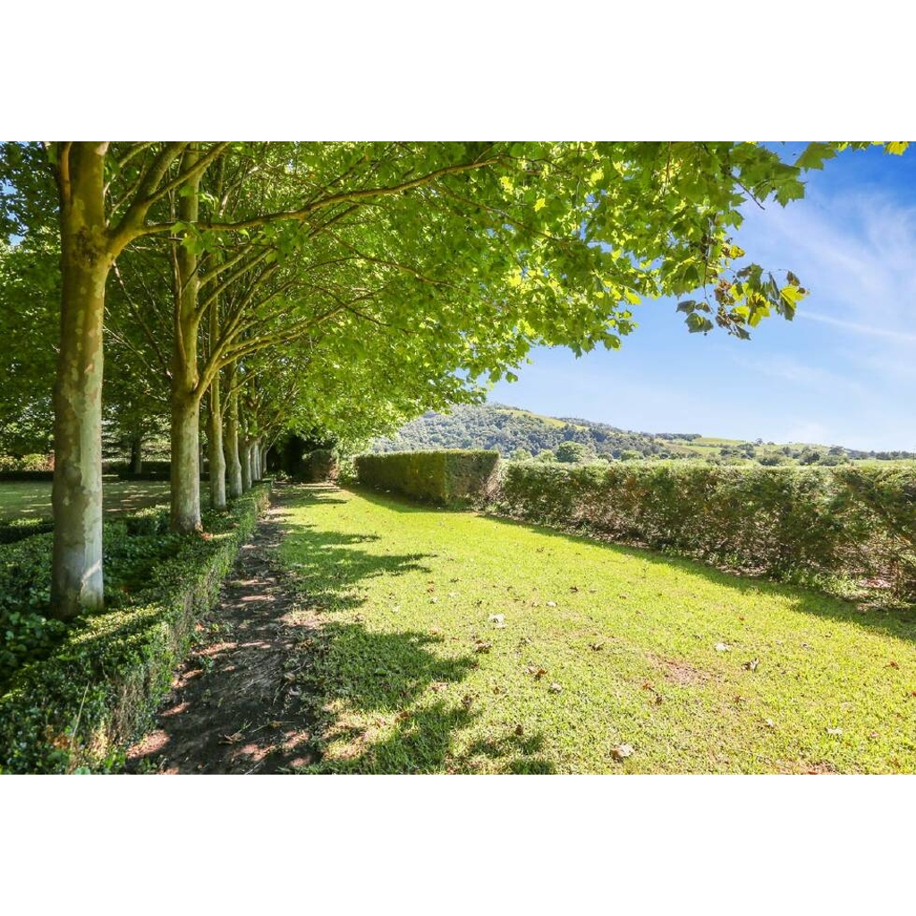 'No expense spared': piece of Jamberoo history on the market