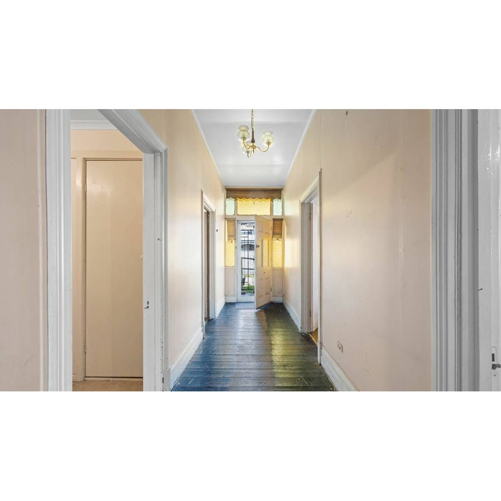 Unliveable double fronted Victorian reels in the bids