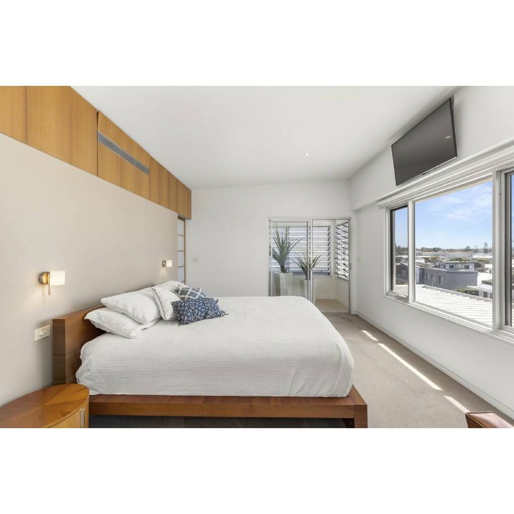 Award-winning luxury house listed for the first time in Merewether