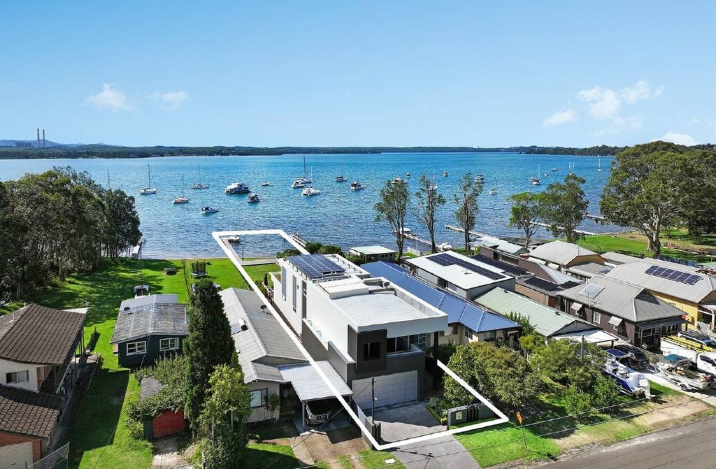 Luxury waterfront home smashes Bonnells Bay suburb record by $300k