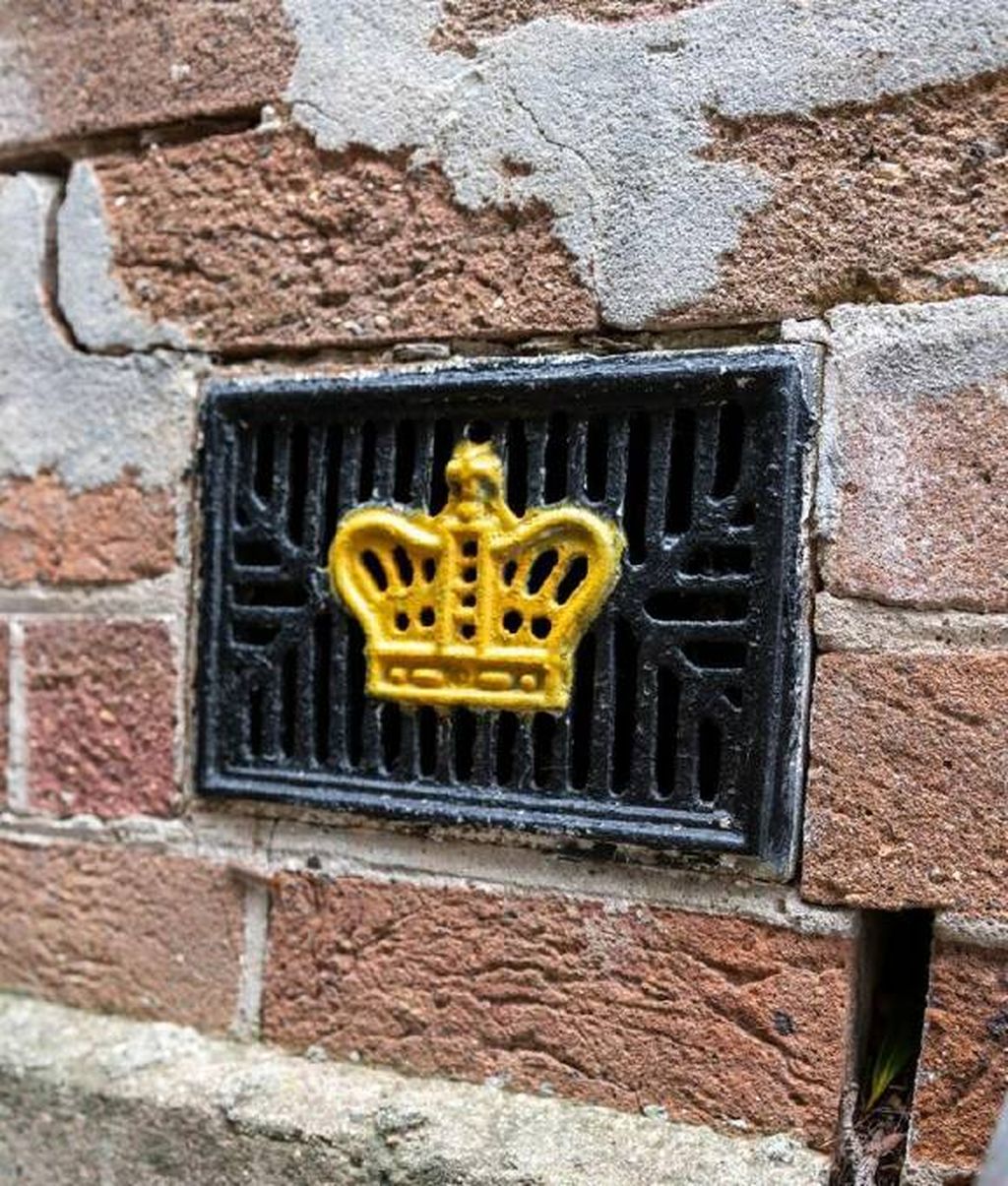 Historic former Courthouse with residence and restaurant listed in Minmi