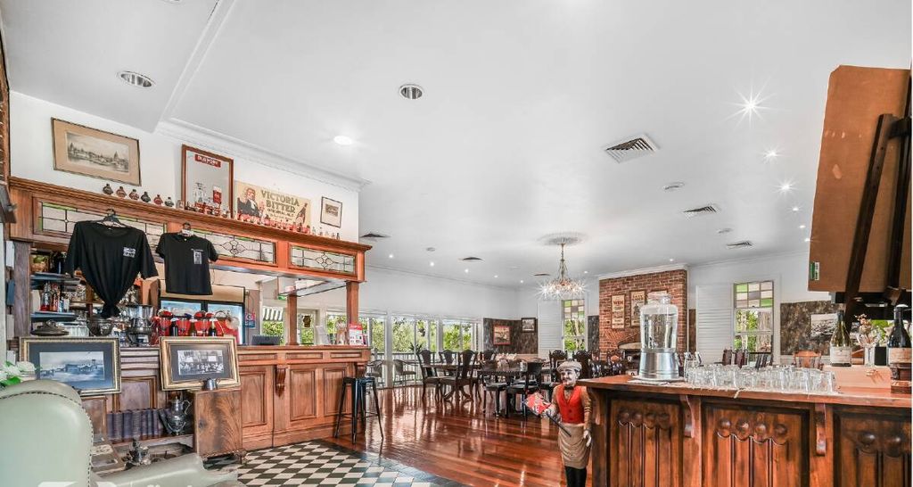 Historic former Courthouse with residence and restaurant listed in Minmi