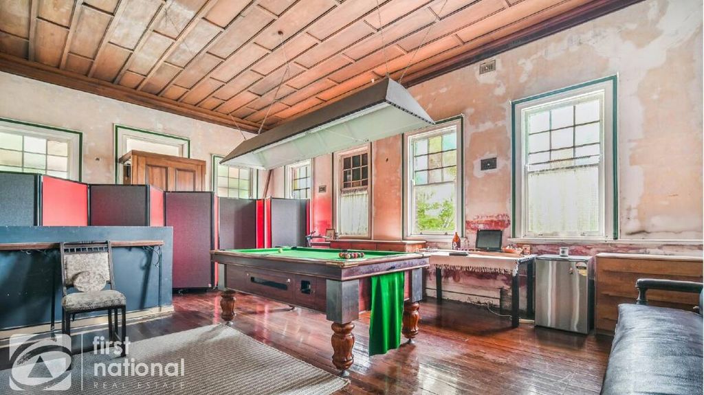 Historic former Courthouse with residence and restaurant listed in Minmi