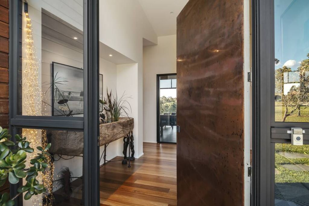 'It's very zen': Take a tour of this South Coast home's yoga studio ...