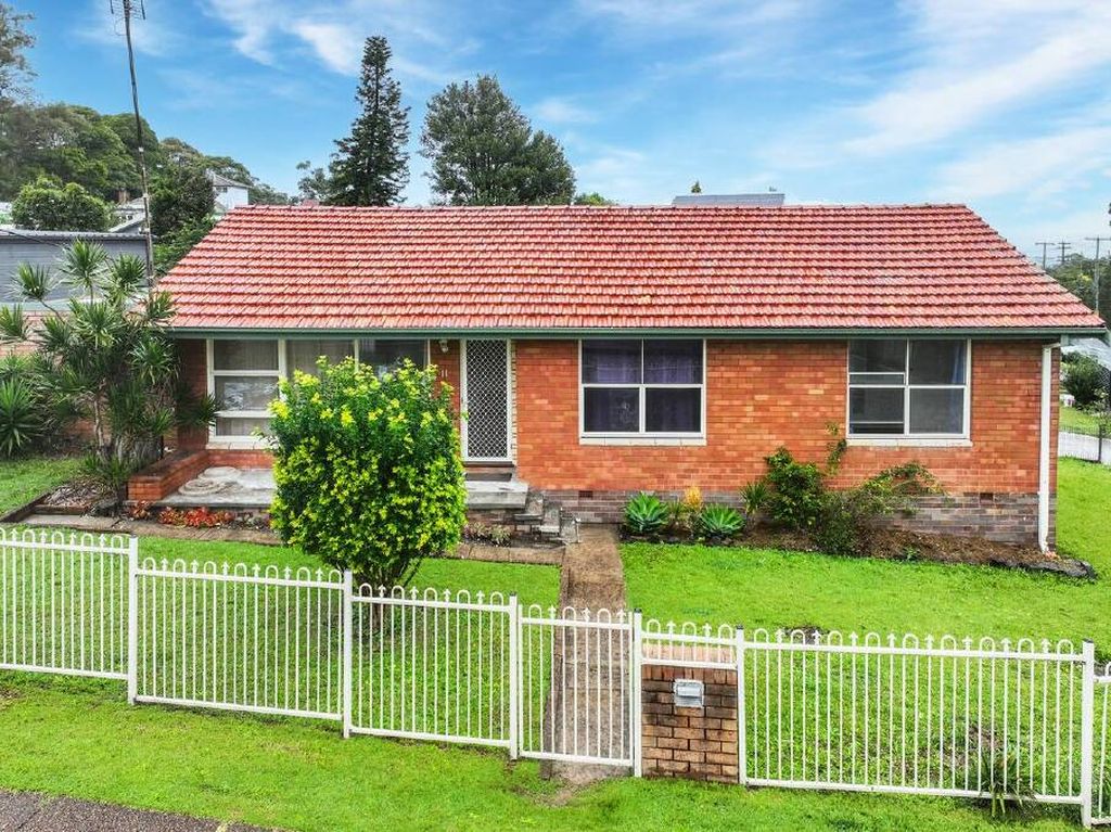 Investors battle it out across 35 bids to secure dual-income property ...