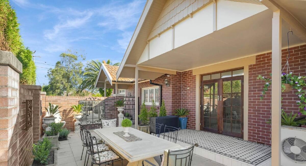 Historic 1920s house in Cooks Hill listed for the first time in 25 years