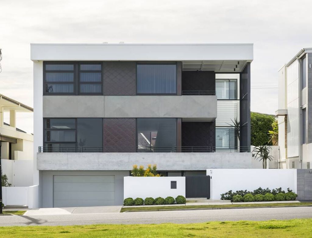 Newcastle record: Bar Beach off-market sale smashes region's house ...