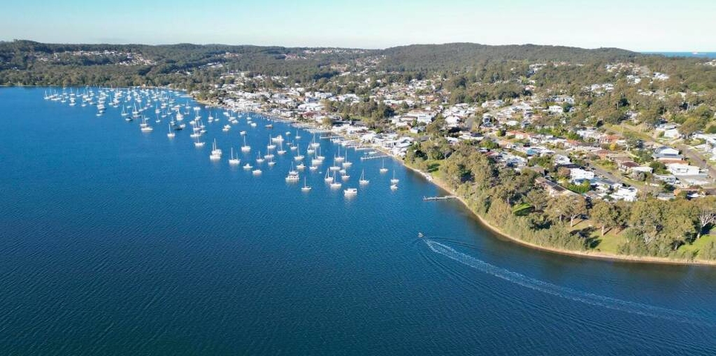 Valentine waterfront property held for 37 years sells off-market for ...