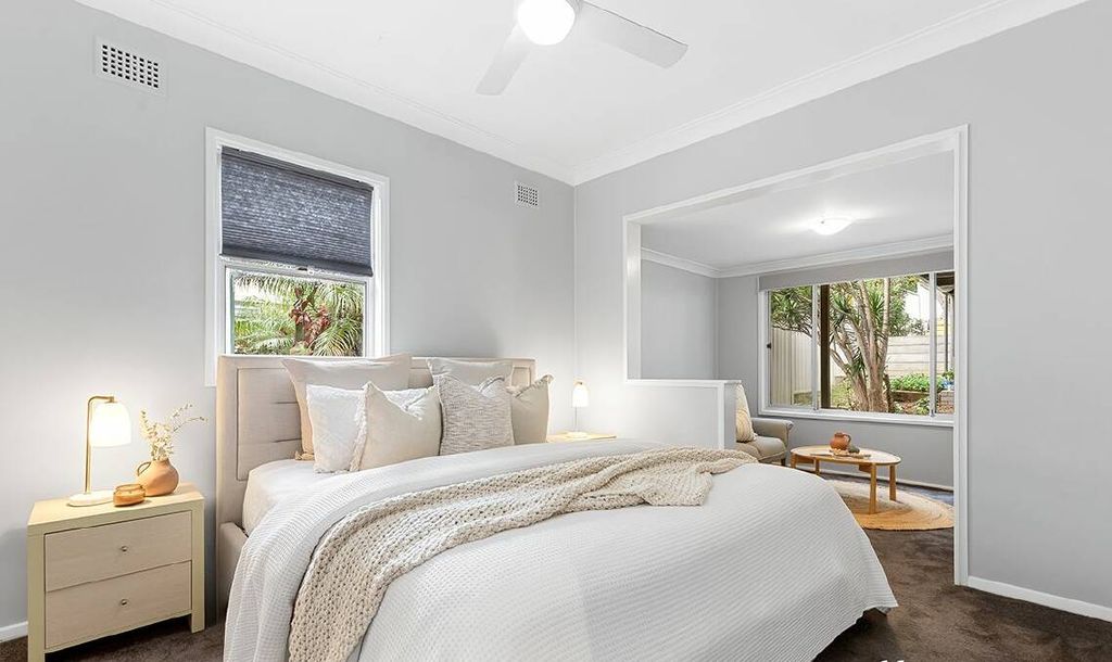 Kevin Snell-designed house sells for street record at auction in Eleebana