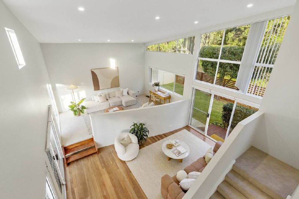 Kevin Snell-designed house sells for street record at auction in Eleebana