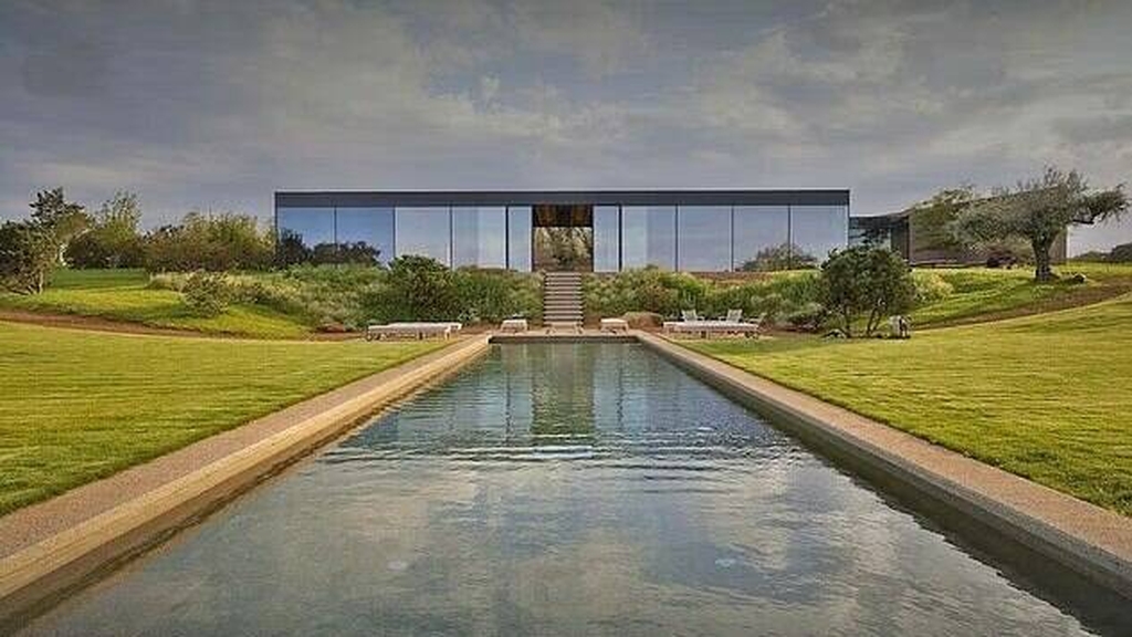 Ellen DeGeneres and Portia de Rossi list sprawling UK farmhouse for $45 ...