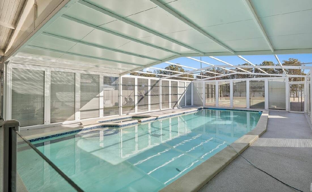 Lavish waterfront estate could set a new suburb price record for Primbee