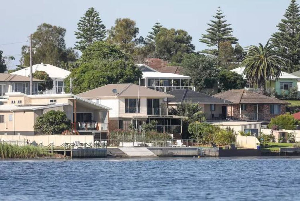 Lavish waterfront estate could set a new suburb price record for Primbee