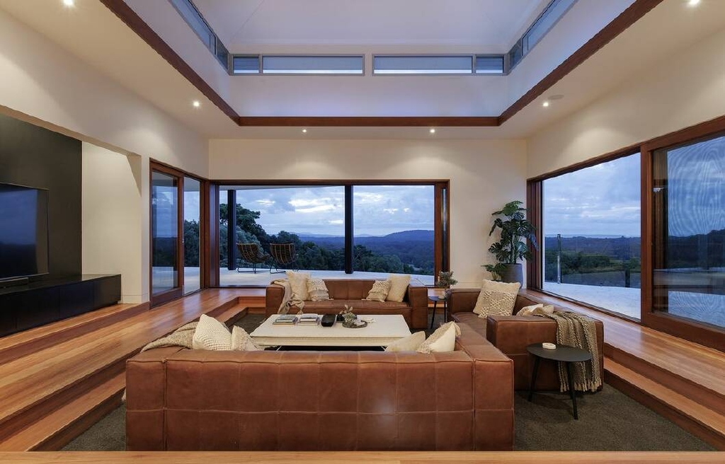 Retro return: Sunken living rooms and dining booths among hottest 'new ...