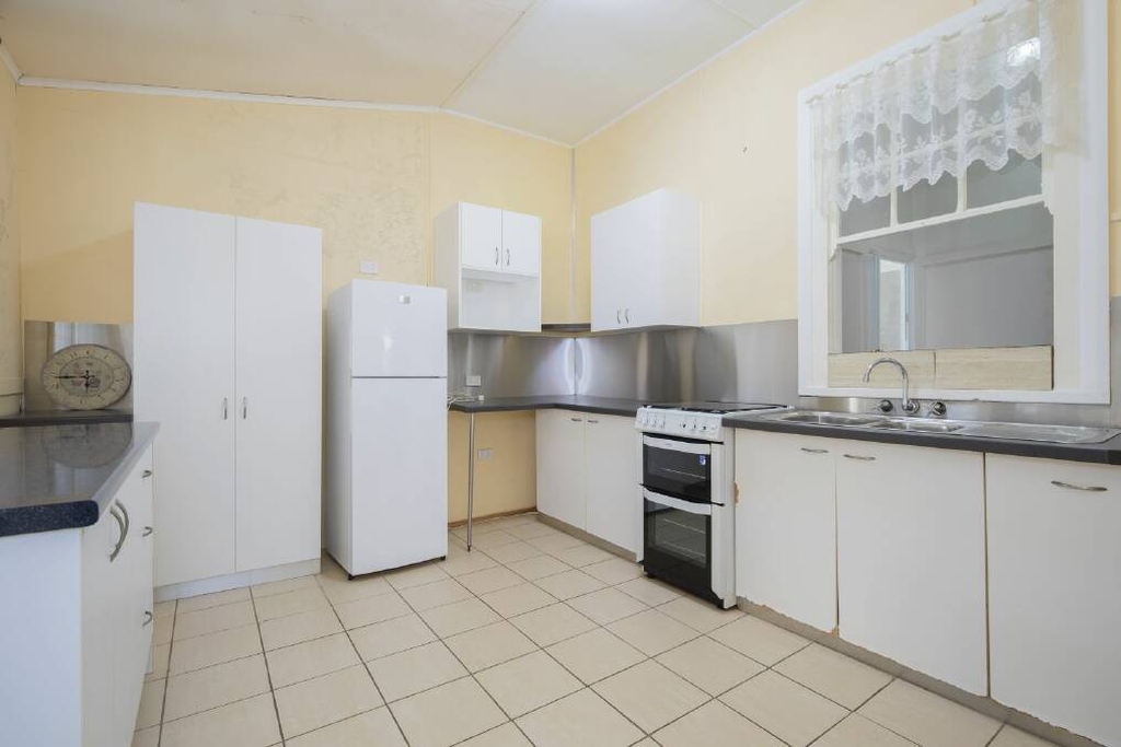 Mayfield unit block sells at auction to Sydney investor