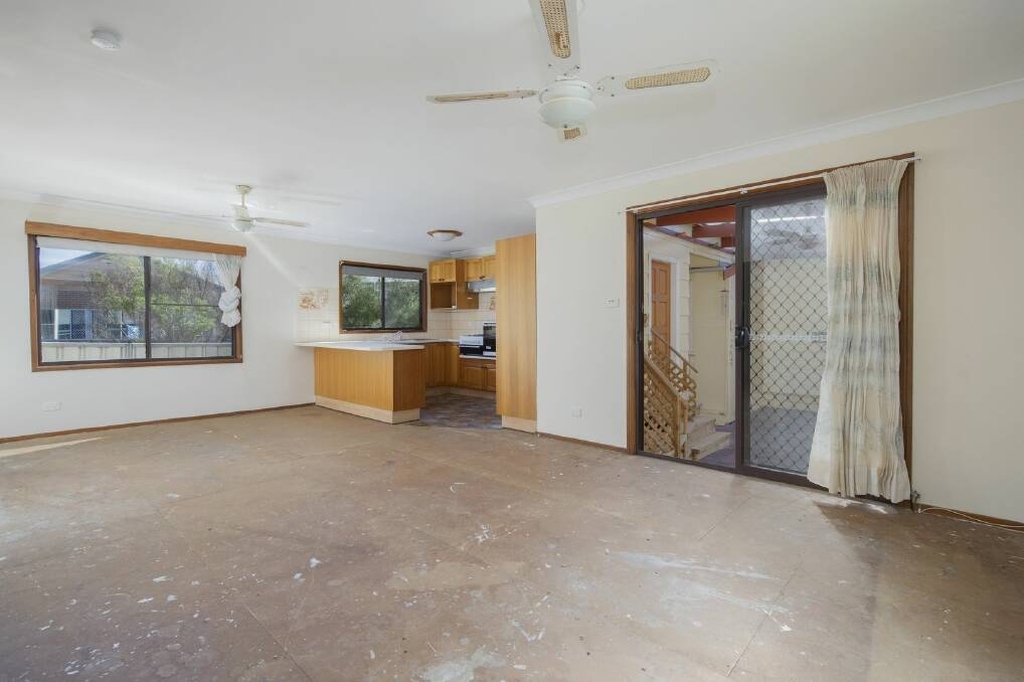 Mayfield unit block sells at auction to Sydney investor