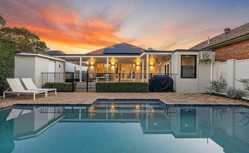 Hamilton East bungalow smashes suburb record after seven days on market