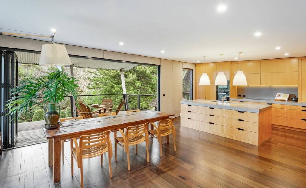 $3m sale sets new price record in tightly-held Stanwell Park street