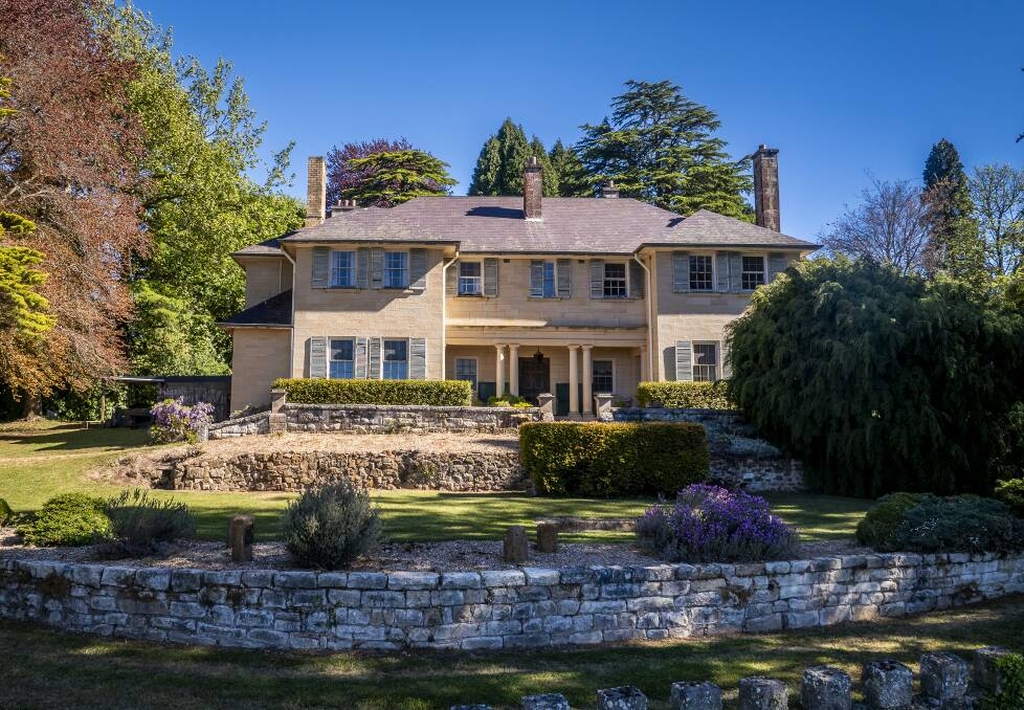 'Finest English estate' in a town of just 81, for sale for the first ...