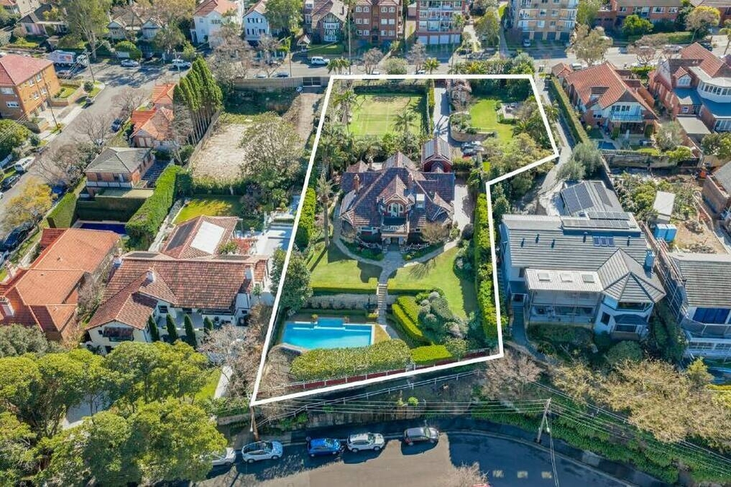 Lisa Wilkinson and Peter FitzSimons sell $23 million estate in Sydney