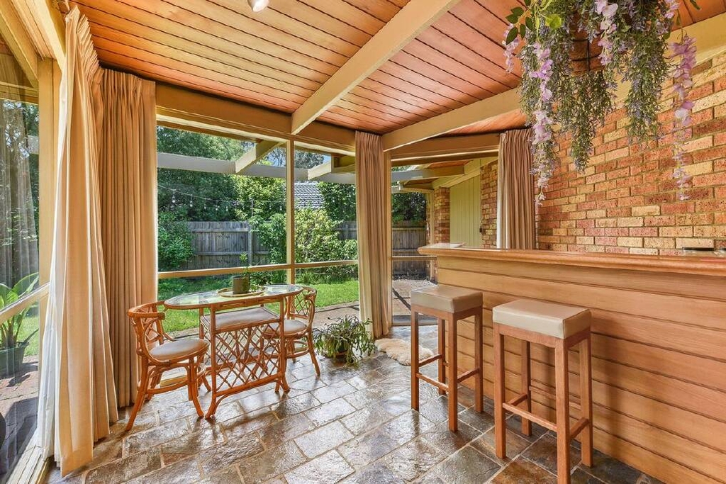 Hot auctions: four bidders chase double school zone haven in Victoria