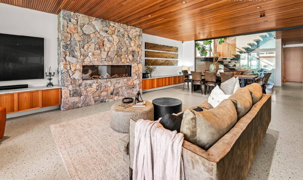'Exceptional architecture': tri-level home in Bar Beach chases $9.5 million