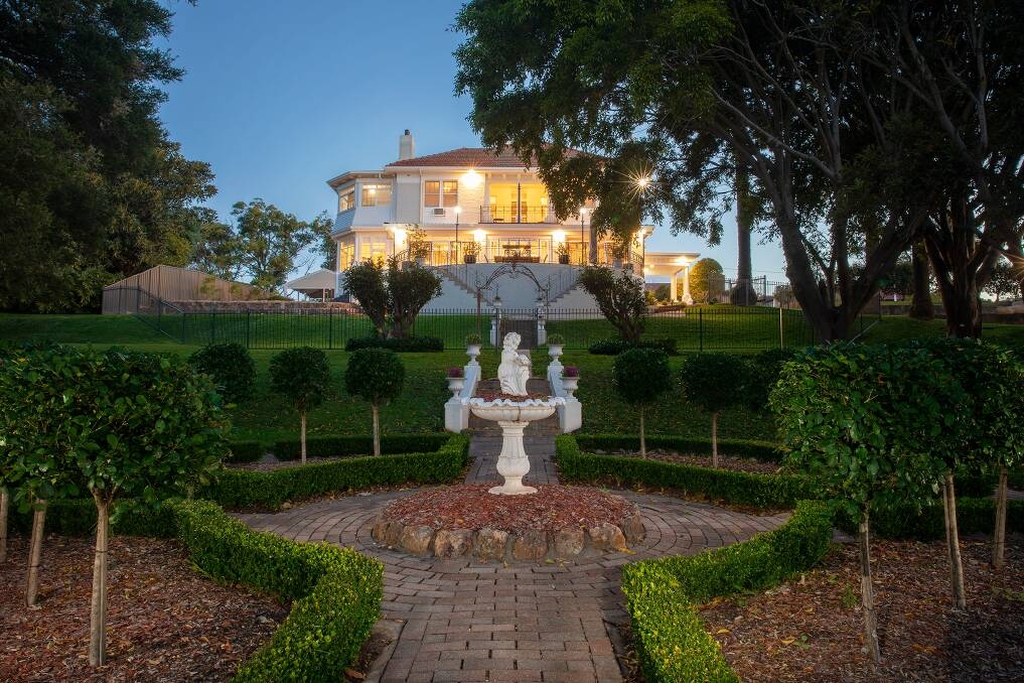 Mayfield's record-setting Bella Vista mansion returns to market