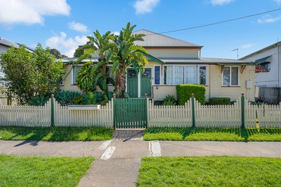 Explore Flinders Parade, Sandgate, QLD - 4017 - view.com.au