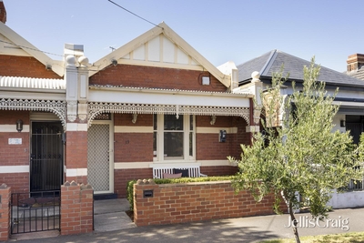 Explore Dinsdale Street, Albert Park, VIC - 3206 - view.com.au