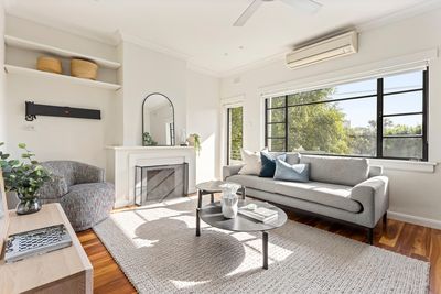 Sold 7/161 Alexandra Avenue, Toorak, VIC 3142 for $895,500 on 17 May, 2025