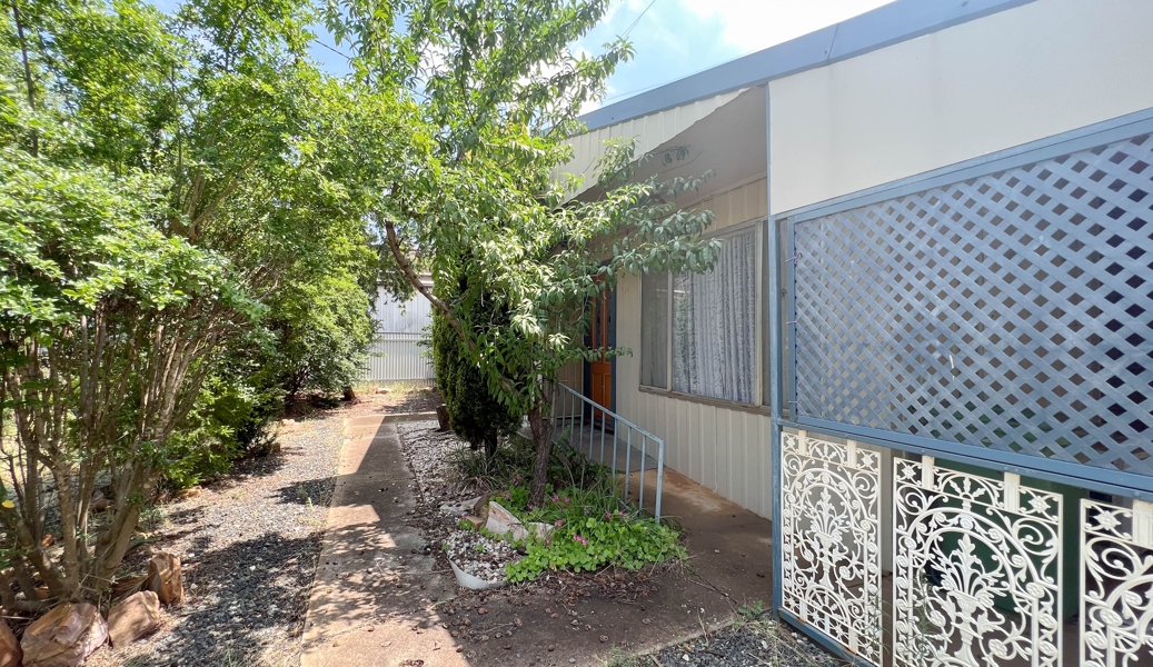 17 Caroon Street, Ungarie, NSW 2669 for Sale | view.com.au