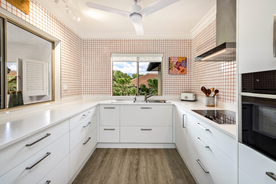 Sold 1323/2-10 Greenslopes Street, Cairns North, QLD 4870 for $525,000 ...
