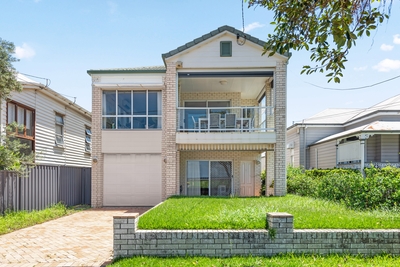 Explore Flinders Parade, Sandgate, QLD - 4017 - view.com.au