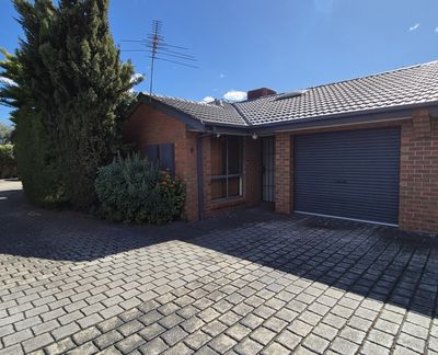 Explore Royal Avenue, Essendon North, VIC - 3041 - view.com.au
