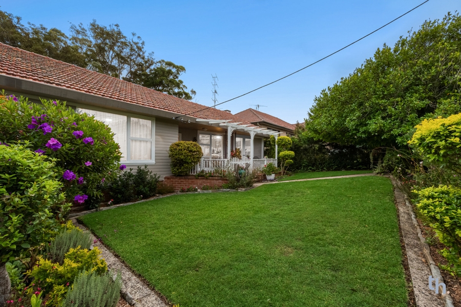 Sold 42 Ocean View Parade, Charlestown, NSW 2290 for $1,010,000 on 17 ...