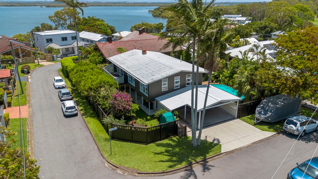 Sold 3 Clontarf Avenue, Clontarf, QLD 4019 for $1,300,000 on 21 Jan, 2026