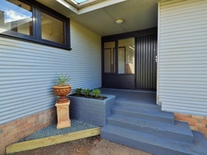 Sold 10 Abercrombie Street, Guyra, NSW 2365 for $305,000 on 23 Jun, 2025
