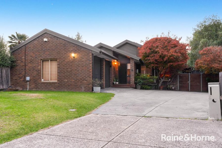 Sold 5 Hall Court, Meadow Heights, VIC 3048 for $800,000 on 24 Apr, 2025